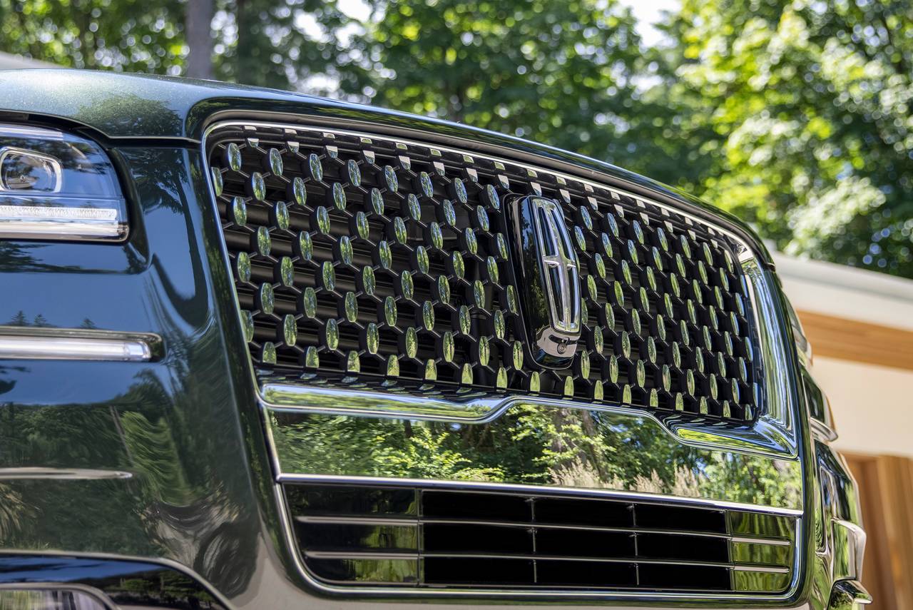 Lincoln Navigator XL Black Label - Daytona Exotics